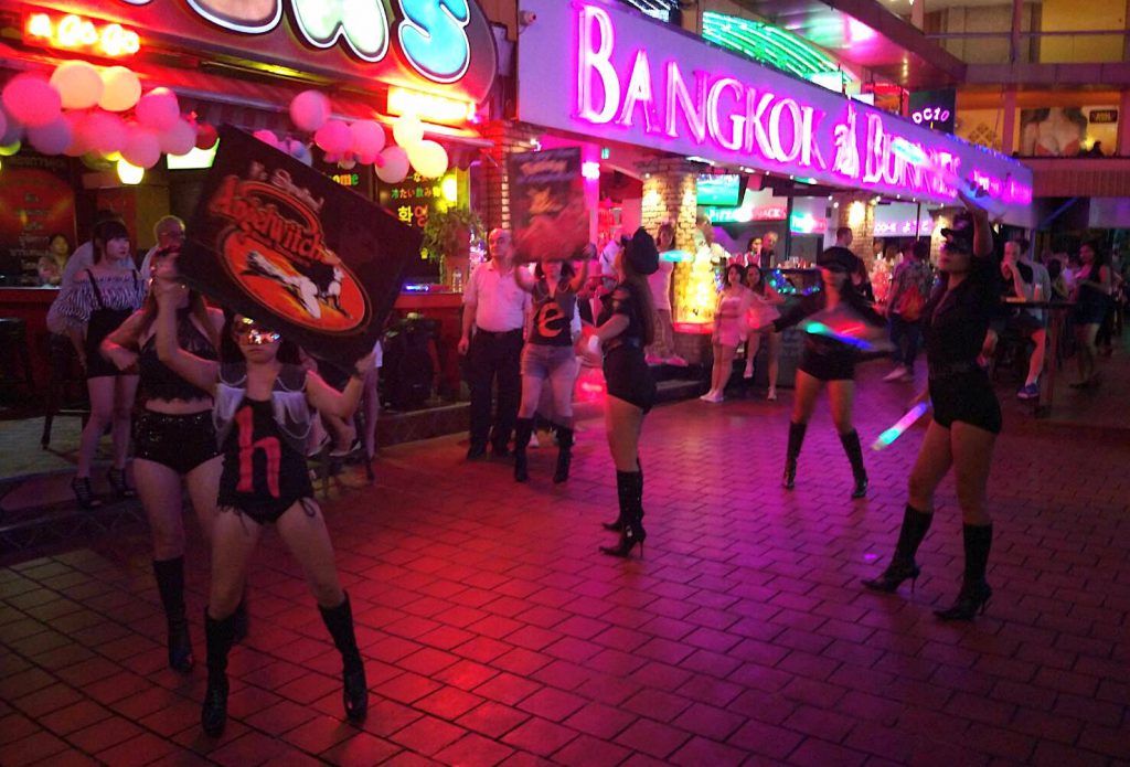 ナナプラザはバンコク最大歓楽街。パーフェクト夜遊びライフ